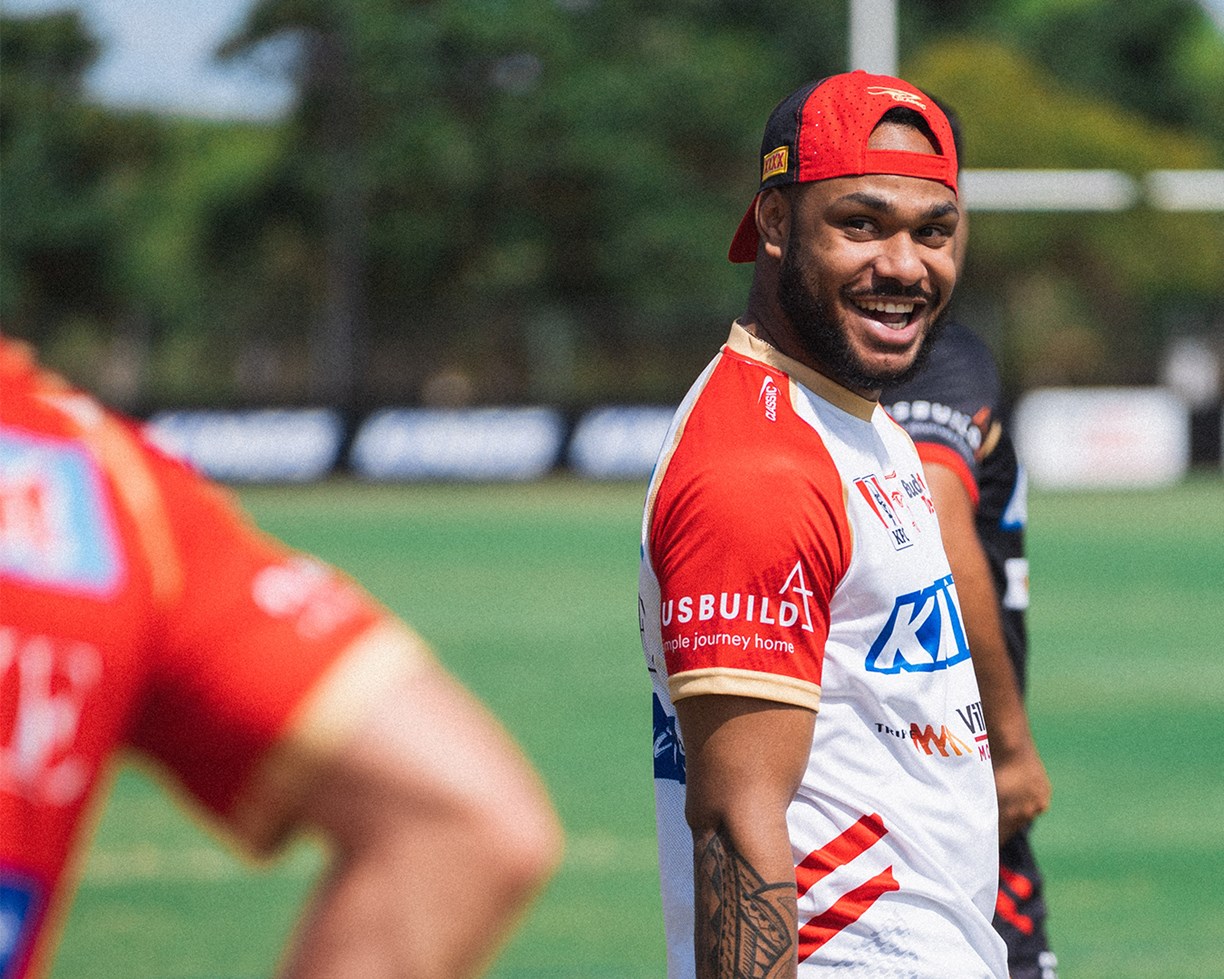 Wayne Bennett on field at Dolphins training | Dolphins