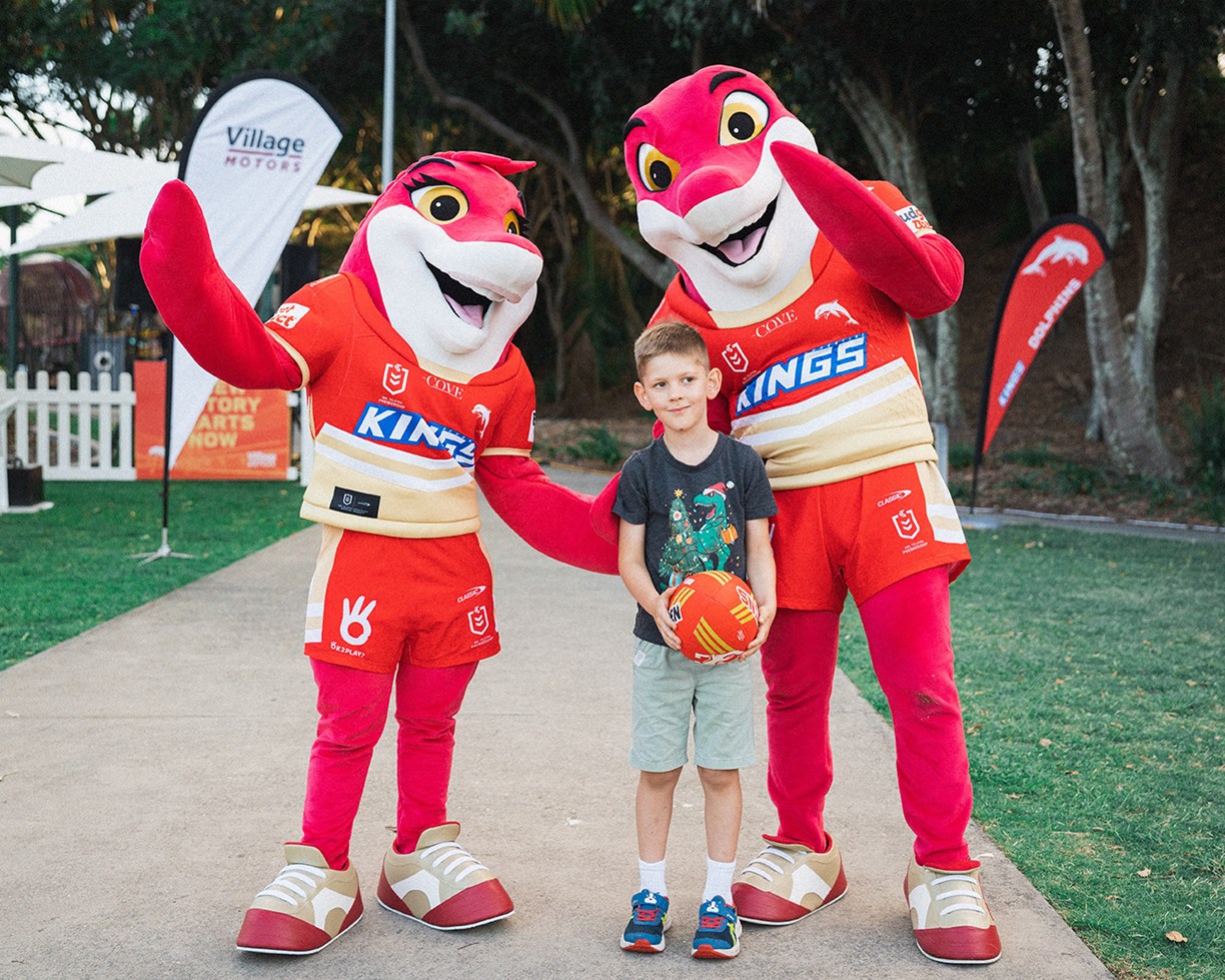 Dolphins meet fans at inaugural fan day | Dolphins