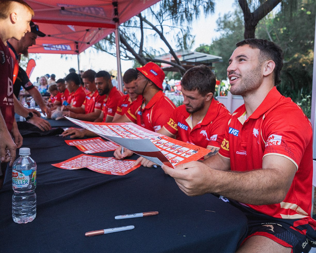 Dolphins meet fans at inaugural fan day | Dolphins